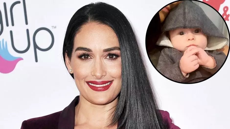 Nikki Bella Son Matteo รวมแฟชั่นอากาศหนาวของเขา