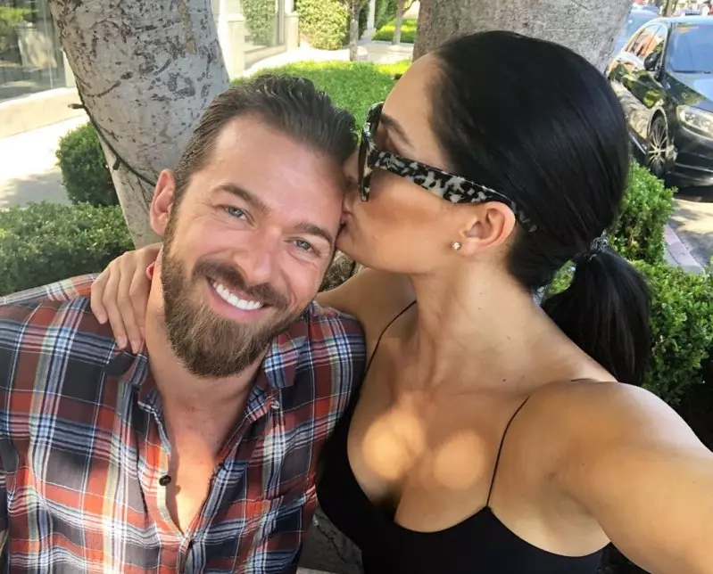 Nikki Bella u Artem Chigvintsev Mumenti L-Aħwa Nikki Bews Artems Kap