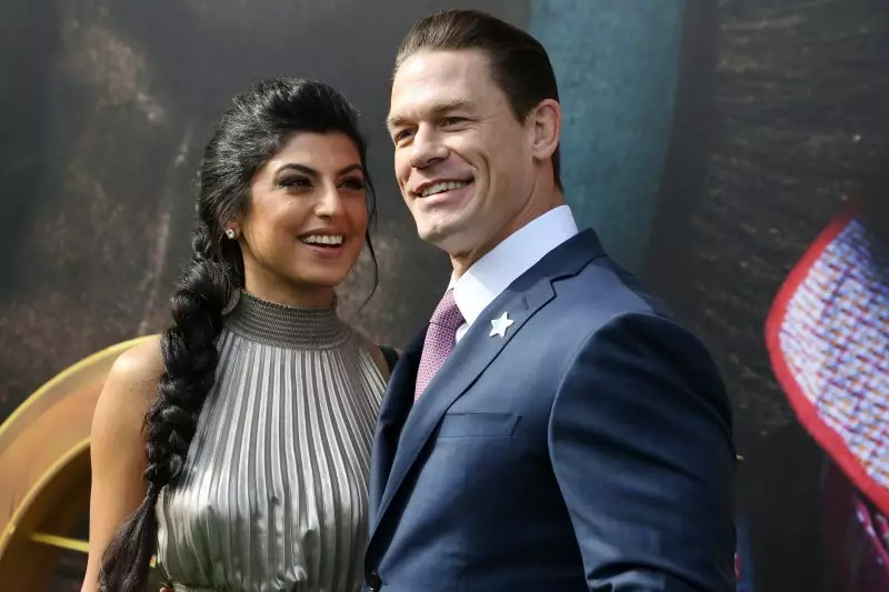 Siapa Teman Wanita John Cena Shay Shariatzadeh Ketawa Bersama di Permaidani Merah