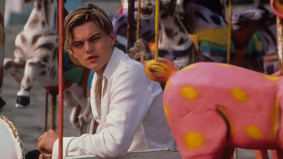 Leonardo DiCaprio အင်္ဂါရပ်၏အိပ်မက်ဆန်သောဓာတ်ပုံများ