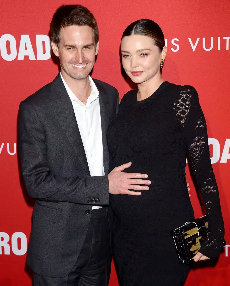 Evan Spiegel prek foshnjën e Miranda Kerr në tapetin e kuq