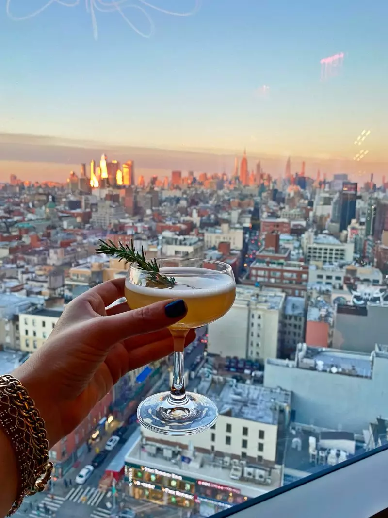 „The Crown NYC“ Valentino dienos pasiūlymai: seksualūs kokteiliai, geras maistas