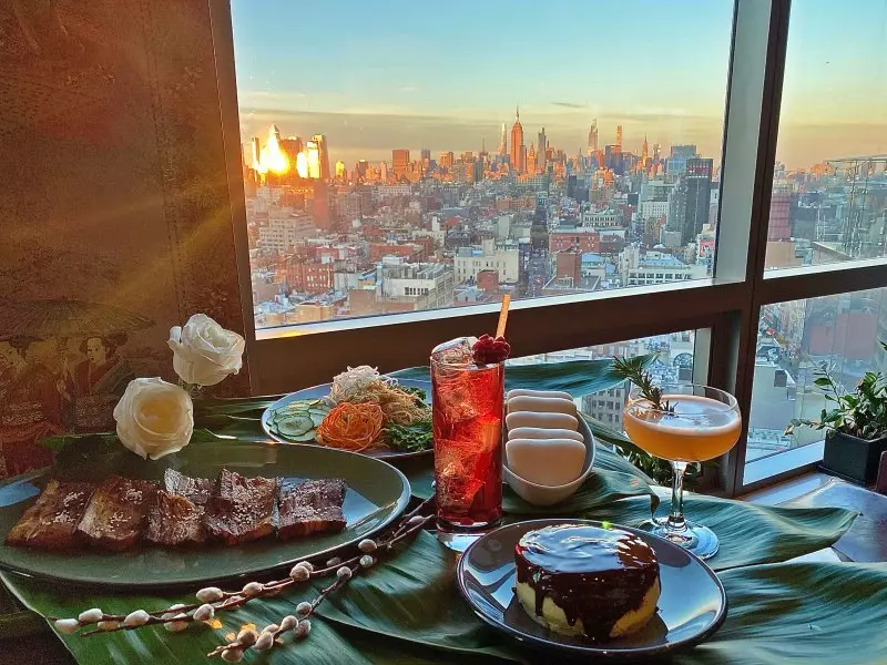 Спеціальні пропозиції The Crown NYC до Дня Святого Валентина: сексуальні коктейлі, хороша їжа