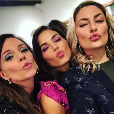 Mädchen Amick, Jenna Dewan hôn máy ảnh