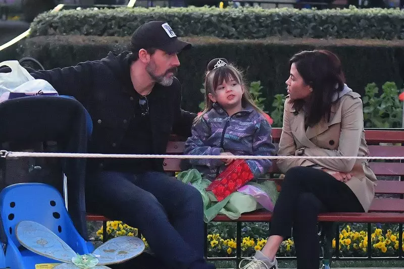 Jenna Dewan i el seu xicot Steve Kazee porten la seva filla Everly en un dia divertit a Disneyland