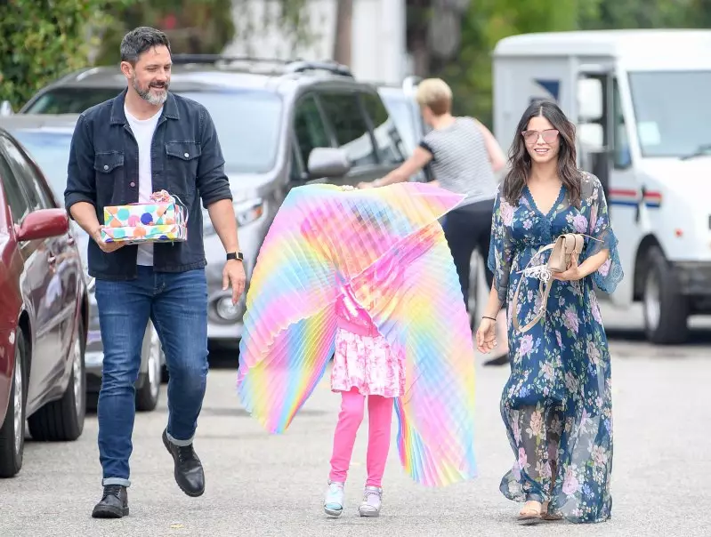 Jenna Dewan i Steve Kazee porten Everly a una festa d'aniversari infantil