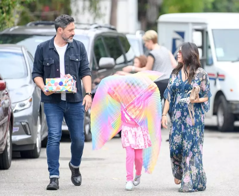 Jenna Dewan i Steve Kazee porten Everly a una festa d'aniversari infantil