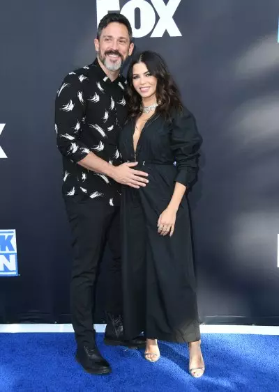 Steve Kazee og gravide Jenna Dewan poserer sammen