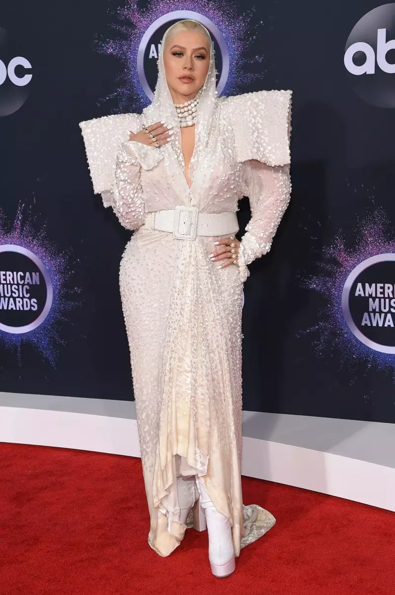 Christina Aguilera ສະເຫຼີມສະຫຼອງ AMAs 2019 ທີ່ແຕ່ງຕົວບໍ່ດີທີ່ສຸດ