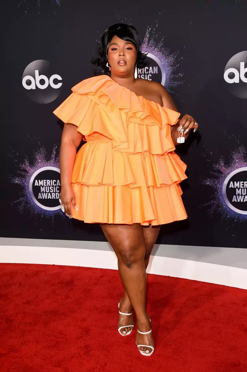 Lizzo Cov Hnav Hnav Zoo Tshaj Plaws 2019 AMAs