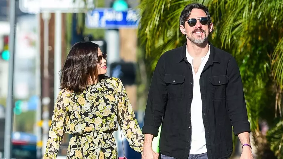 Jenna Dewan en Steve Kazee wat hande vashou