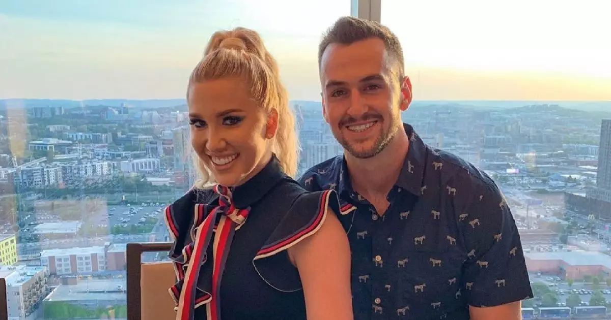 Kedu ihe kpatara Savannah Chrisley ji hapụ njikọ aka na Nic Kerdiles?