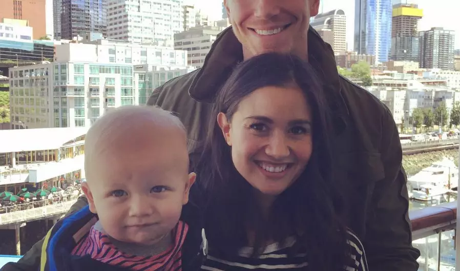 Sean Lowe a Catherine Giudici stojí s dítětem Samuelem
