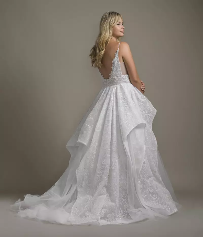 Весільна сукня Хейлі Пейдж з розміром