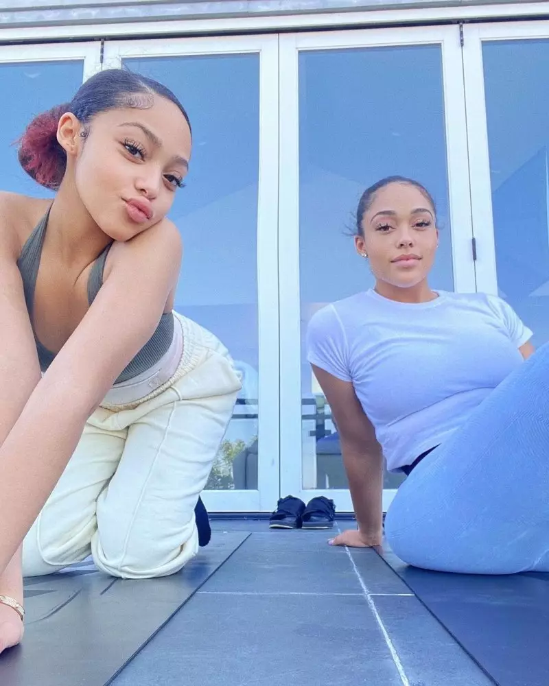 jordyn-woods-jodie-woods-tweeling-joga-april-2021