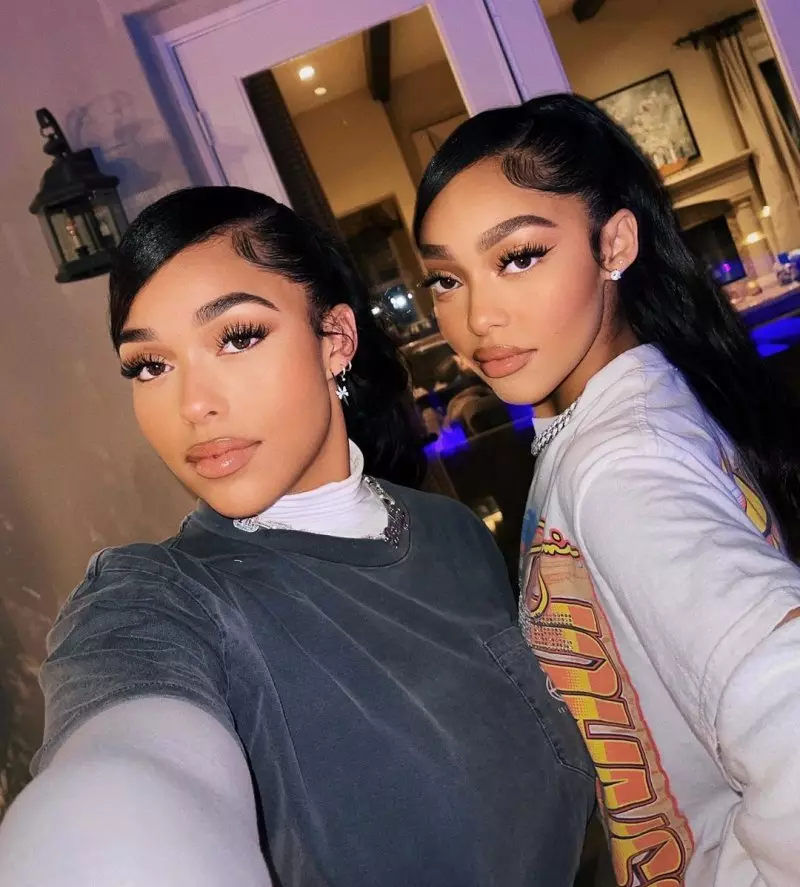 jordyn-woods-sister-jodie-woods-twinning-selfie-february-2021