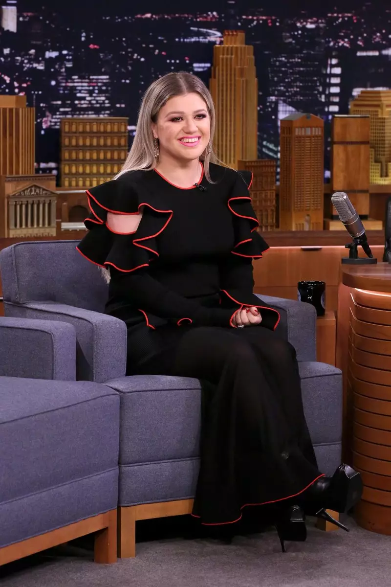 kelly clarkson trawsnewid corff