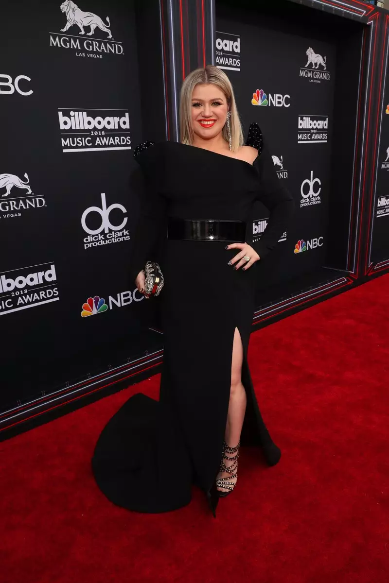 kelly clarkson trawsnewid corff