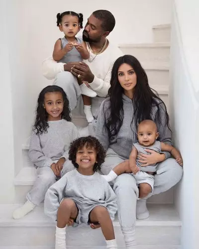 Kim Kardashian thiab Kanye West Christmas Card Nrog North Saint Chicago thiab Psalm
