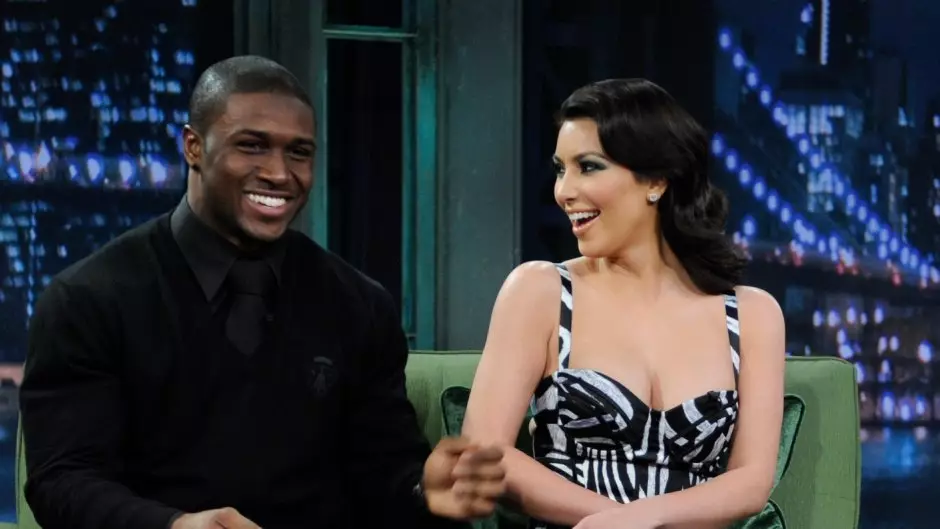 Reggie bush ji kim kardashian re pesnê xwe dide