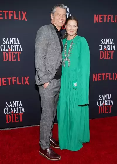 蒂莫西·奧利芬特 (Timothy Olyphant) 和德魯·巴里摩爾 (Drew Barrymore) 於 2019 年 3 月 28 日在加利福尼亞州洛杉磯的好萊塢郵報 43 號出席 Netflix 的“聖克拉麗塔節食”第 3 季首映式。