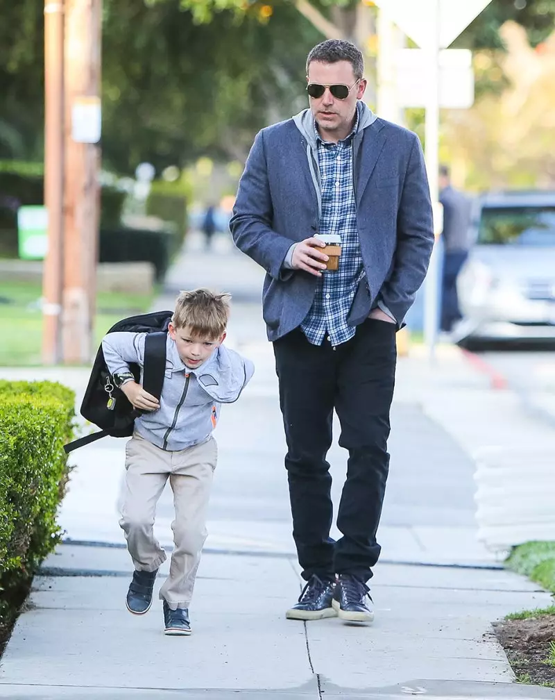 Ben Affleck Li L.A. Bi Mini-Me Samuel re Demek Qalîteyê derbas dike