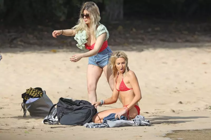 Η σταρ των Hills Stephanie Pratt στην παραλία