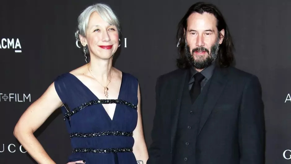 Keanu Reeves pakkaa PDA:lle Alexandra Grant