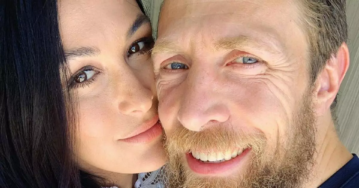 Brie Bella Yabyaye Uruhinja No 2 Hamwe na Bryan Danielson - Numuhungu