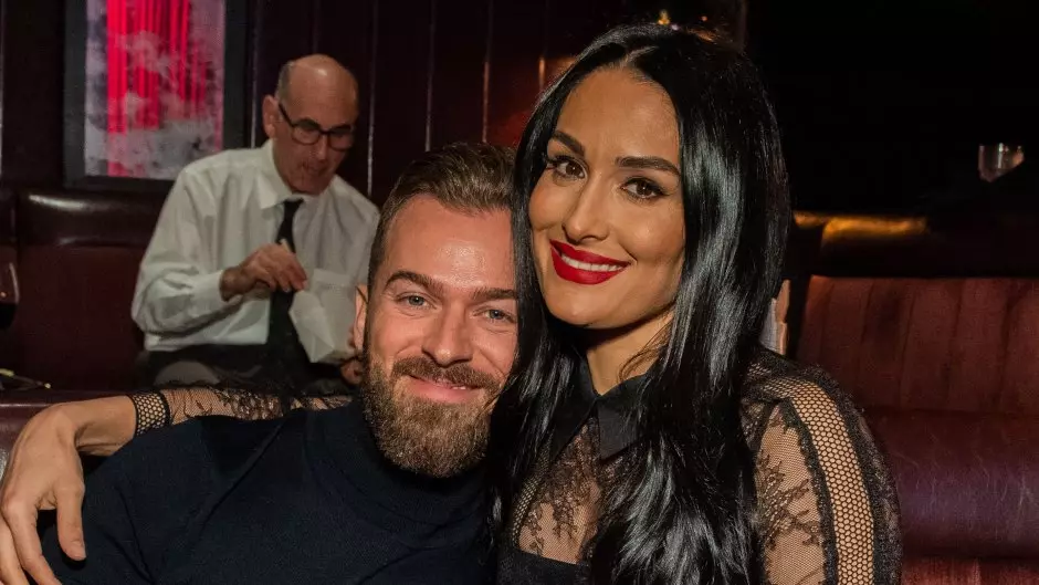 Nikki Bella dhe Artem Chigvintsev bëjnë byrek me mollë