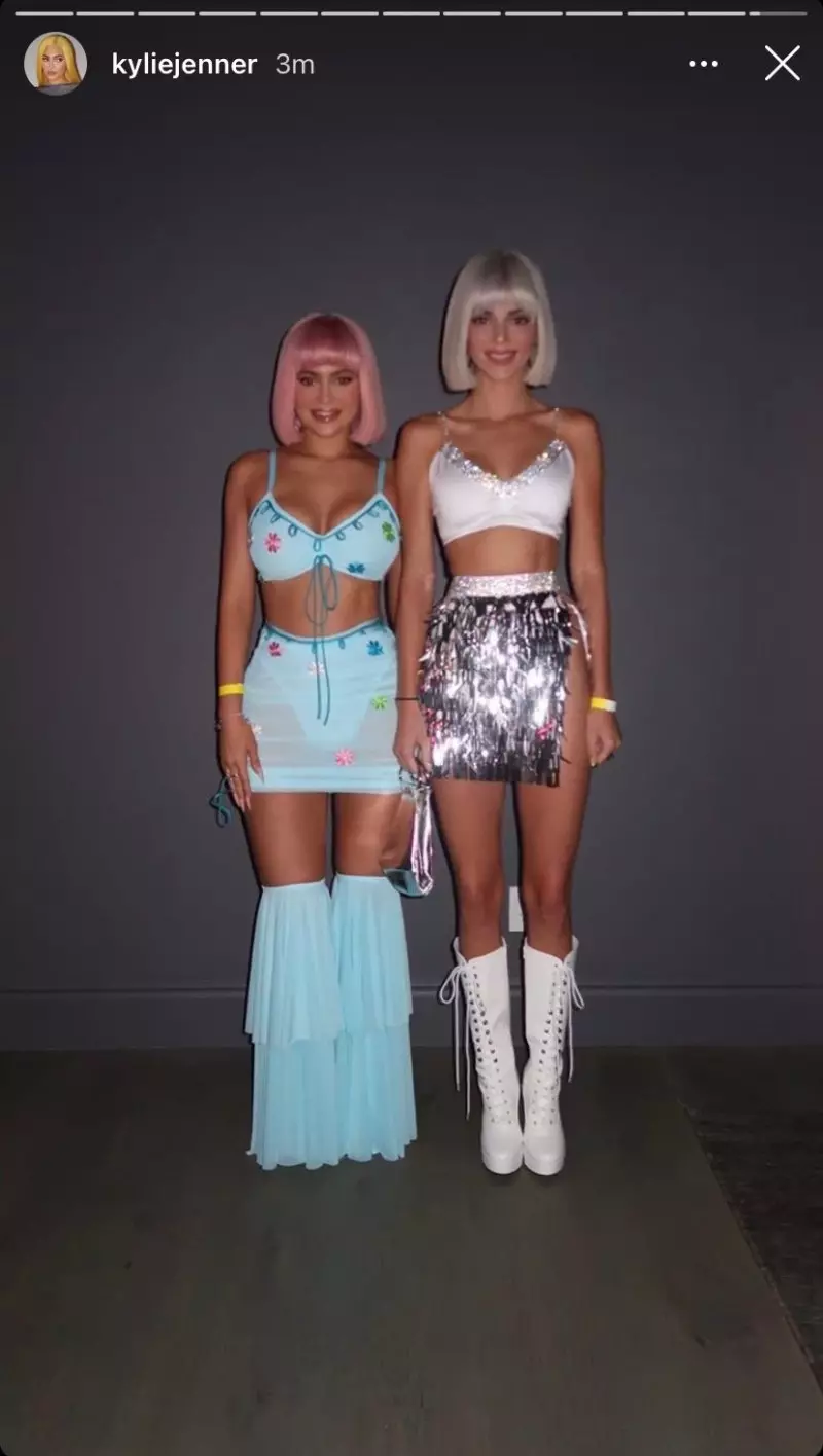 kylie-jenner-kendall-jenner-dress-as-themselves-young-for-halloween