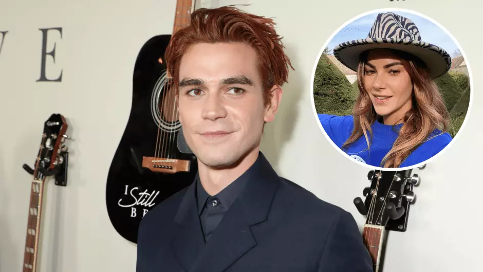 'Riverdale' Star KJ Apa en freondinne Clara Berry ferwachtsje poppe nûmer 1! Learje it model te kennen