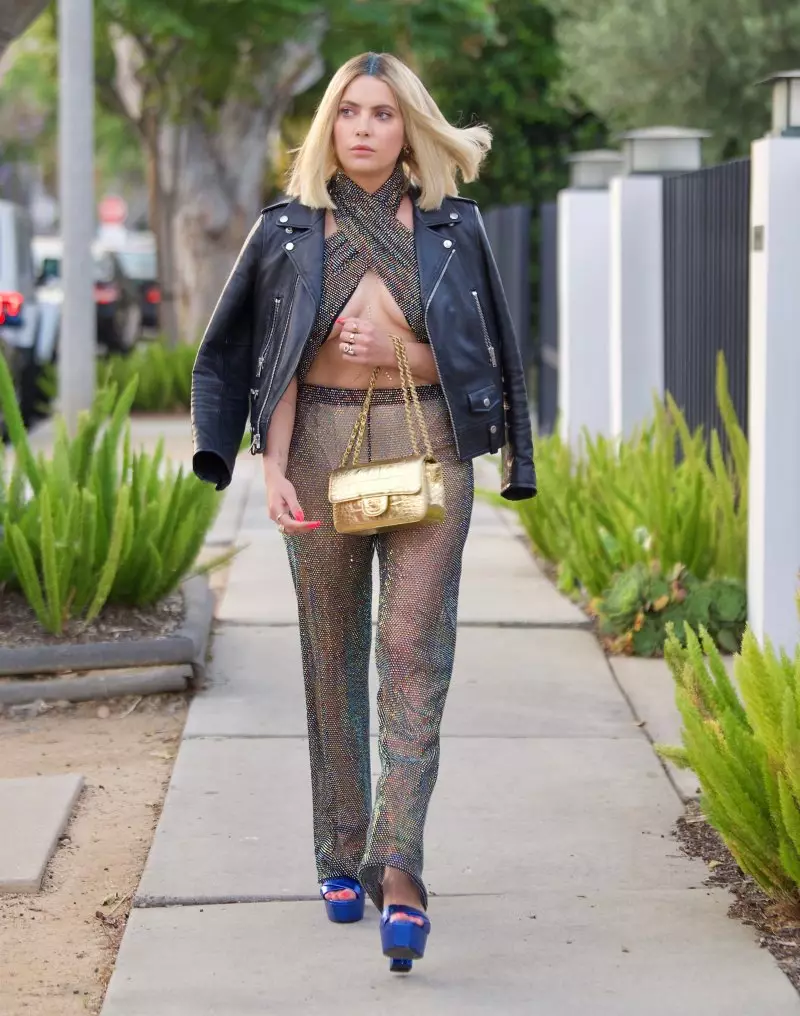 Ashley Benson Braless Fashion Moments: Aktris 'No Poto Bra 6