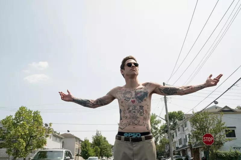 Pete Davidson Shirtless: Foto komedyen san chemiz, Tats, wa Staten Island