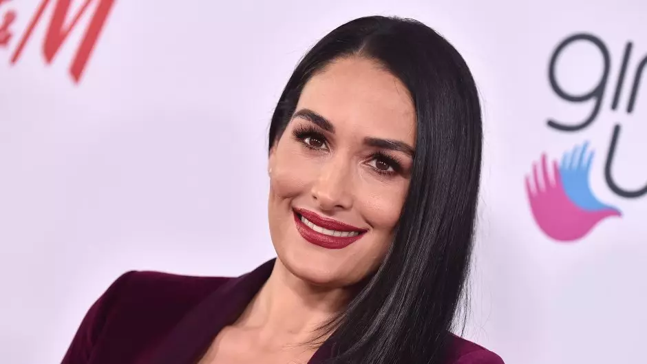 Nikki Bella Talks Postpartum Depresi Saatos Lahirna Matteo