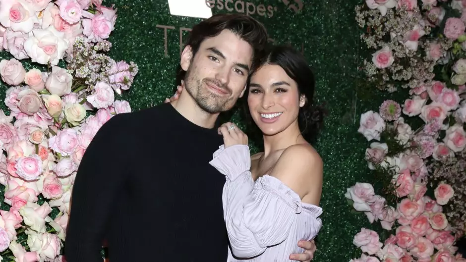 'Bachelor' Alum Ashley Iaconetti dị ime! Na-atụ anya Nwa No. 1 Ya na Di Jared Haibon