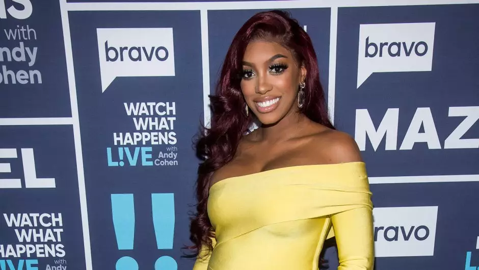 RHOA Porsha Williams mengambil swafoto tanpa solek dengan bayi yang baru lahir