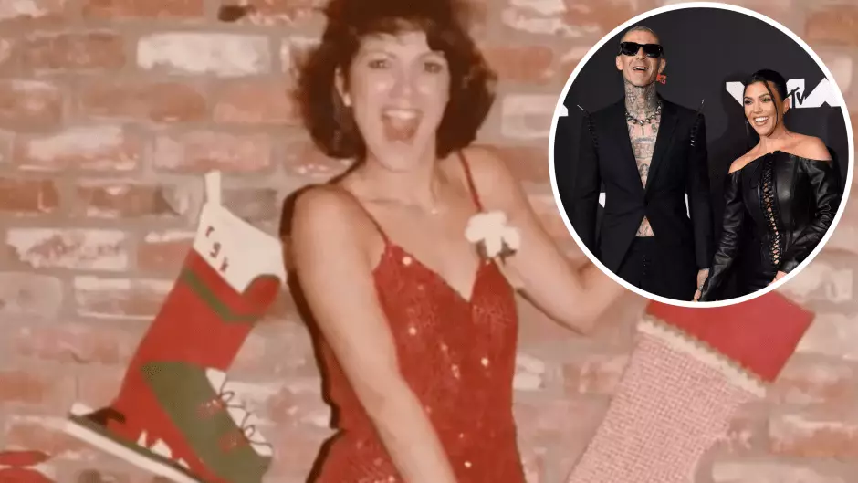 Å, så gøy! Kris Jenner dropper coveret til 'Jingle Bells' med Kourtney Kardashian og Travis Barker