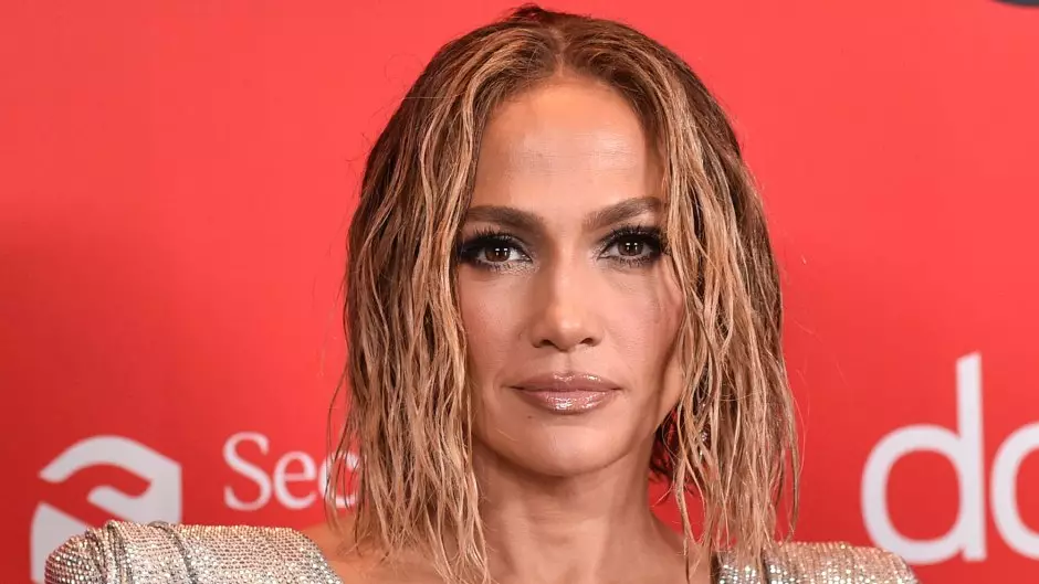 Jennifer Lopez reagerer på plastikkirurgi-rygter, efter at fan foreslår, at hun 'bestemt' fik botox