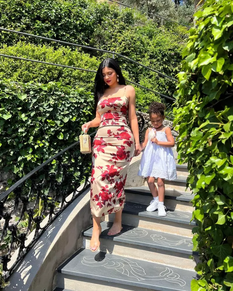 Les Kardashian-Jenners prennent l'Italie ! À l'intérieur du week-end de mariage de Kourtney et Travis Barker white_check_mark eyes raise_hands