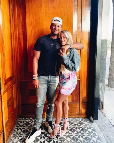 Brittany Matthews eta Patrick Mahomes konpromisozko eraztunaren tamaina eta prezioa