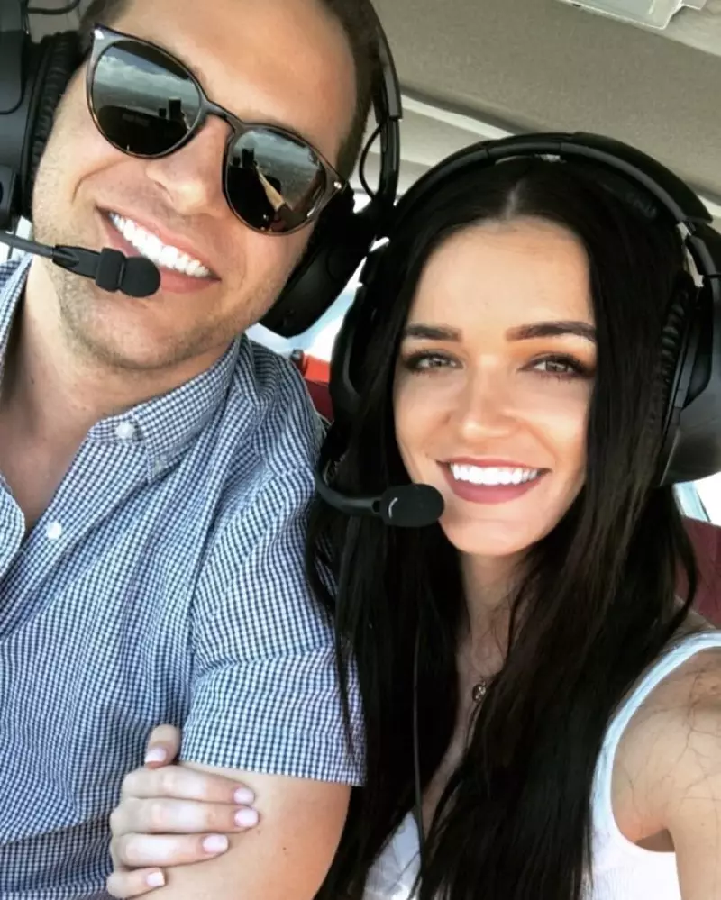 Pertunangan surga helikopter Bachelor Raven Gates dan Adam Gottschalk