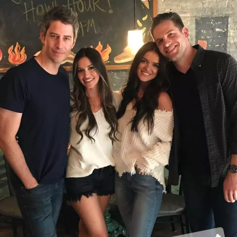 Lizentziatua Raven Gates eta Adam Gottschalk tia stand arie luyendyk jr the bachelor