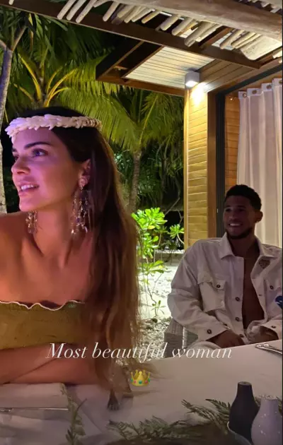 Isabukuru y'amavuko ya Devin Booker kuri Kendall Jenner: Amafoto y'urukundo