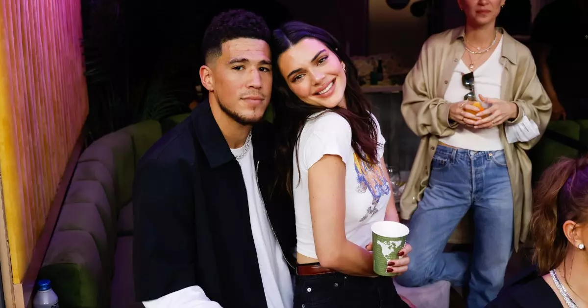 Kendall Jenner: Ukuba Nomntwana 'Uziva Uyinyani' phakathi kweDevin Romance