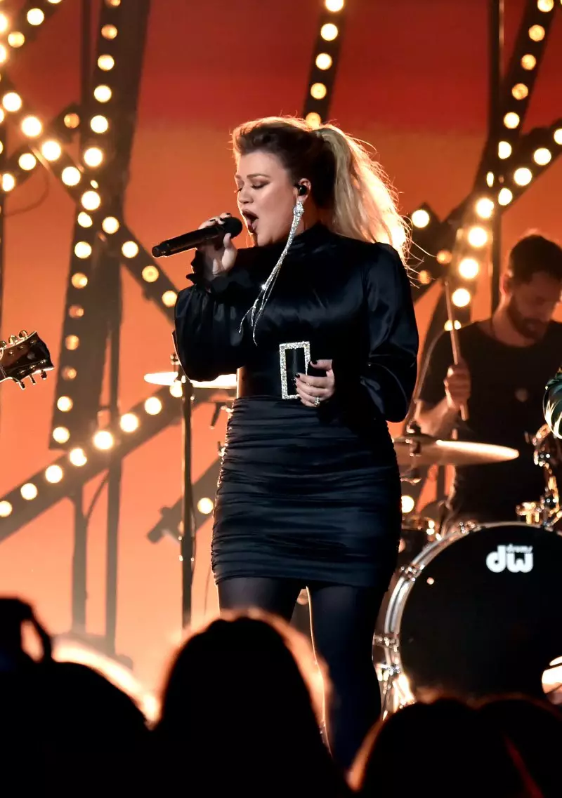 Kelly Clarkson BBMA'lara ev sahipliği yapıyor