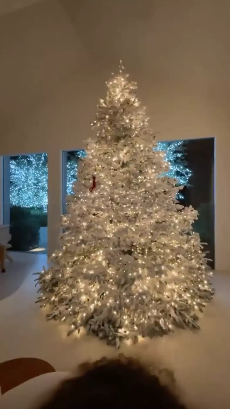 Kim-Kardashian-Décorations-de-Noël-2