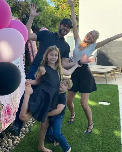 Tarek El Moussa comparteix un dolç vídeo de la seva filla Taylor abraçant la promesa Heather Rae Young: "M'encanta això"