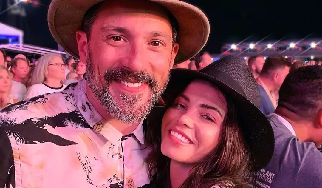 Steve Kazee 在 Instagram 上為 GF Jenna Dewan 做浪漫晚餐