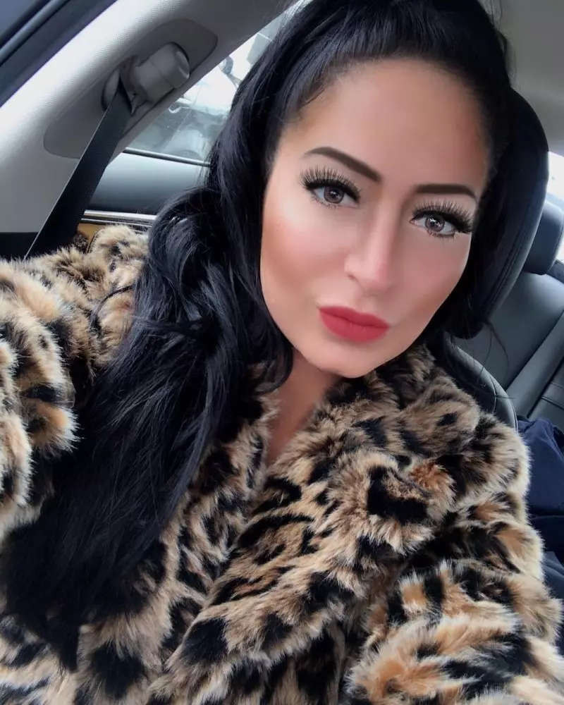 Bintang Jersey Shore Angelina Mengungkapkan Dia Telah Berjuang Dengan Depresi Saya Tidak Sama